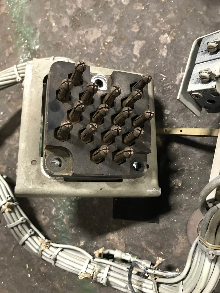 AM4.16-250-8H Breaker Side Secondary- General Electric — North American ...